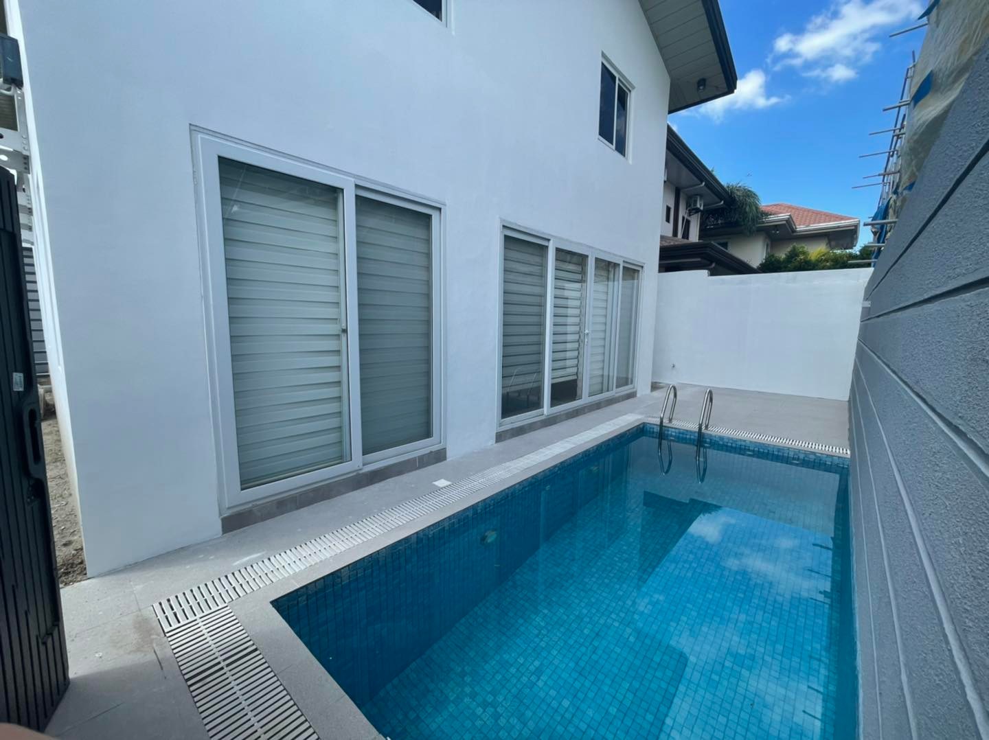 NEW MODERN CONTEMPORARY CHEER HOUSE WITH POOL IN ANGELES CITY NEAR ...