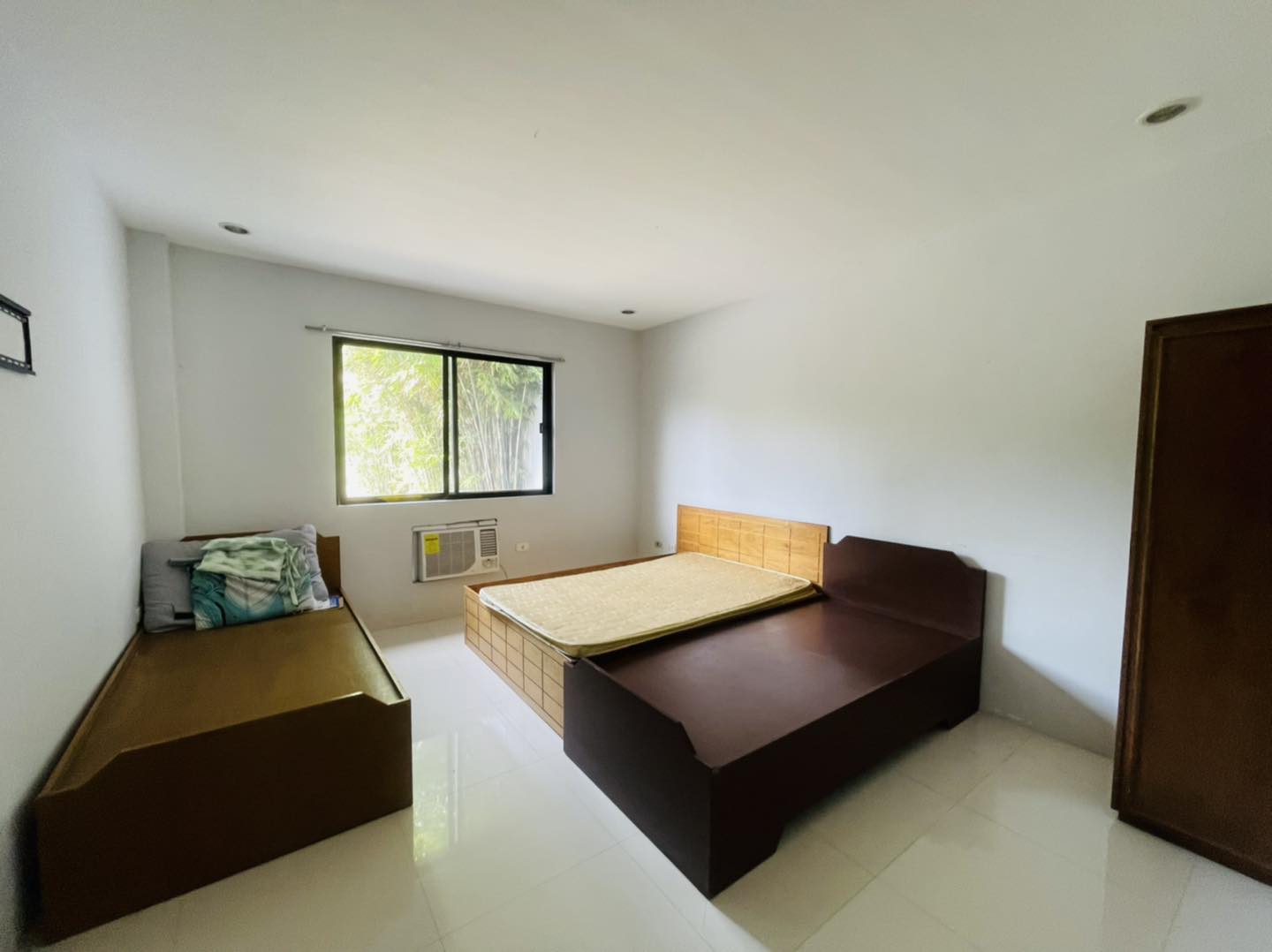 FOR SALE / RENT PRE OWNED THREE STOREY CONDO TYPE APARTMENT WITH ...