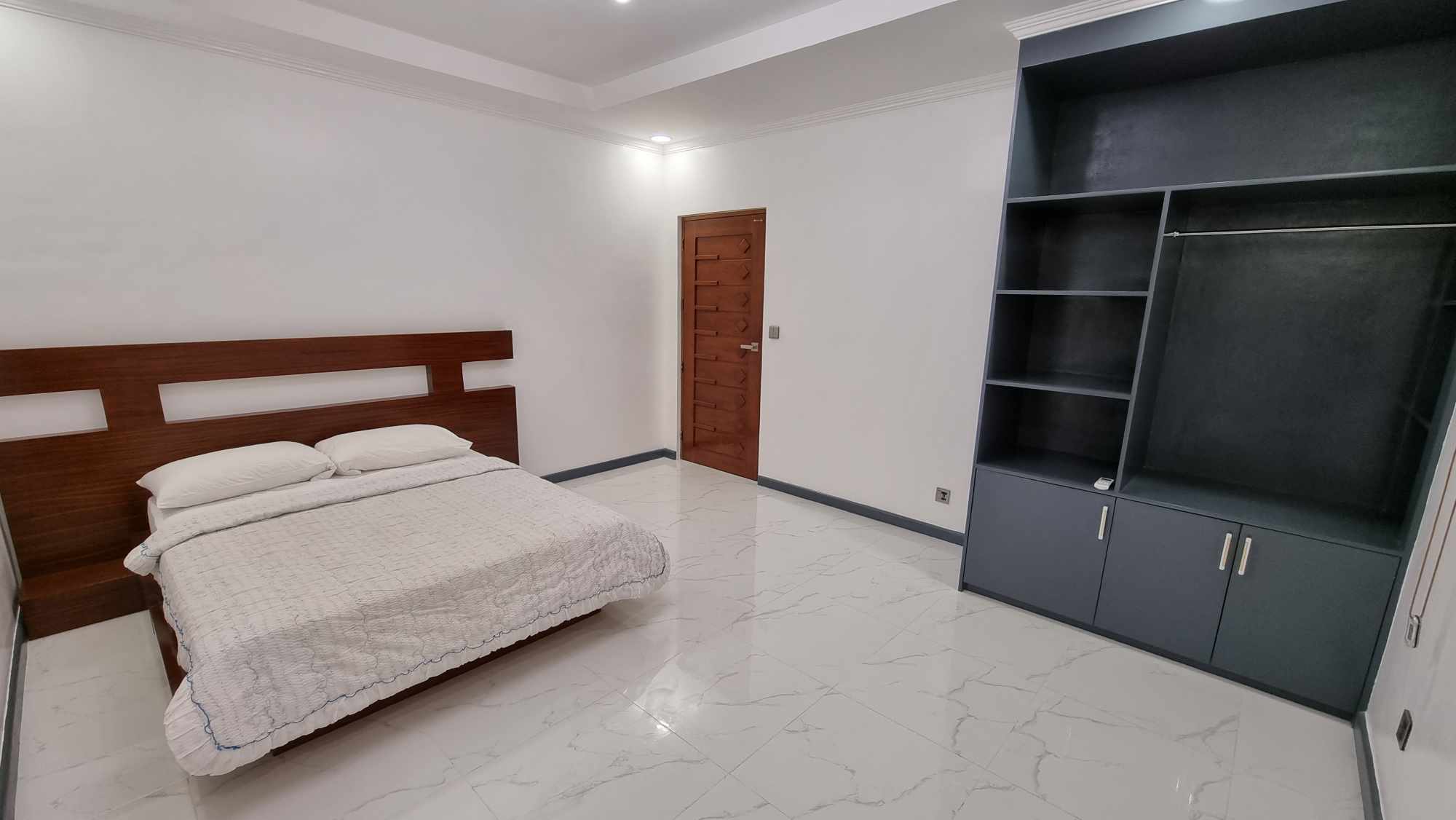 3 STOREY FULLY FURNISHED CONDO TYPE APARTMENT BUILDING IN ANGELES CITY ...