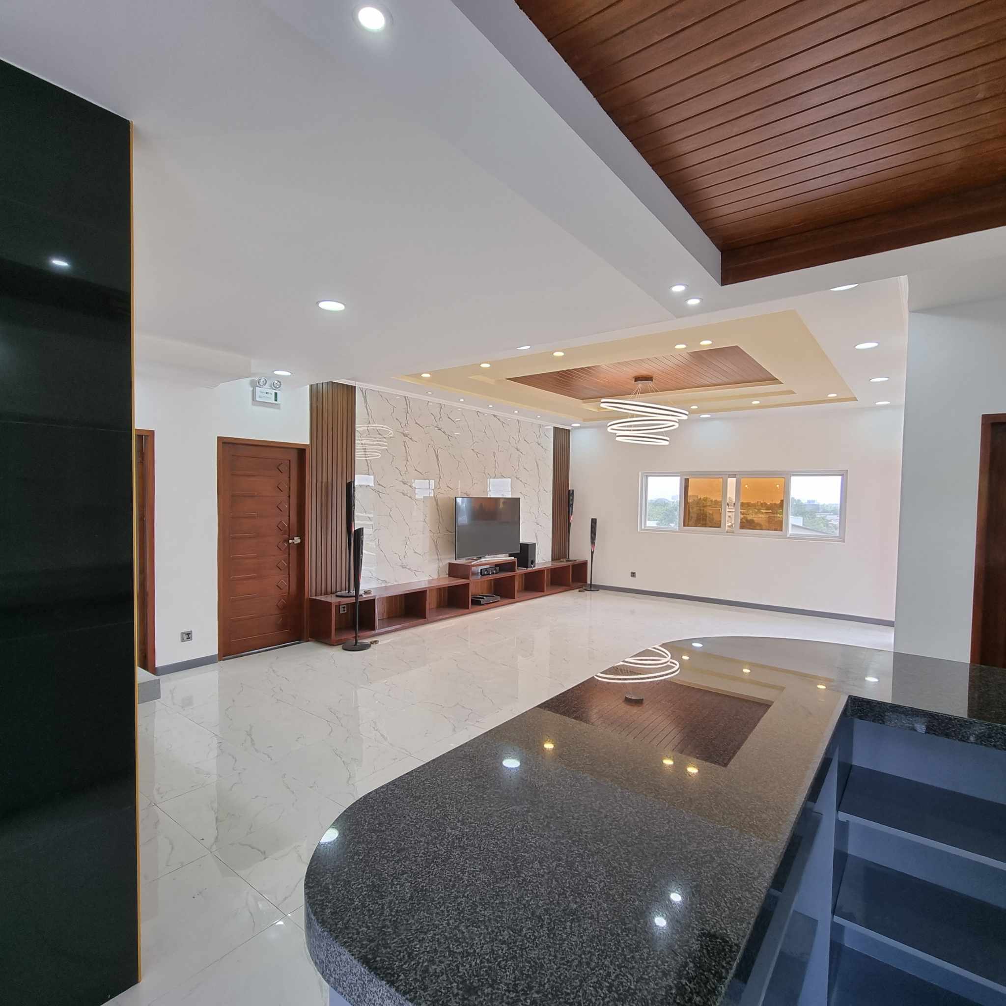 3 STOREY FULLY FURNISHED CONDO TYPE APARTMENT BUILDING IN ANGELES CITY ...