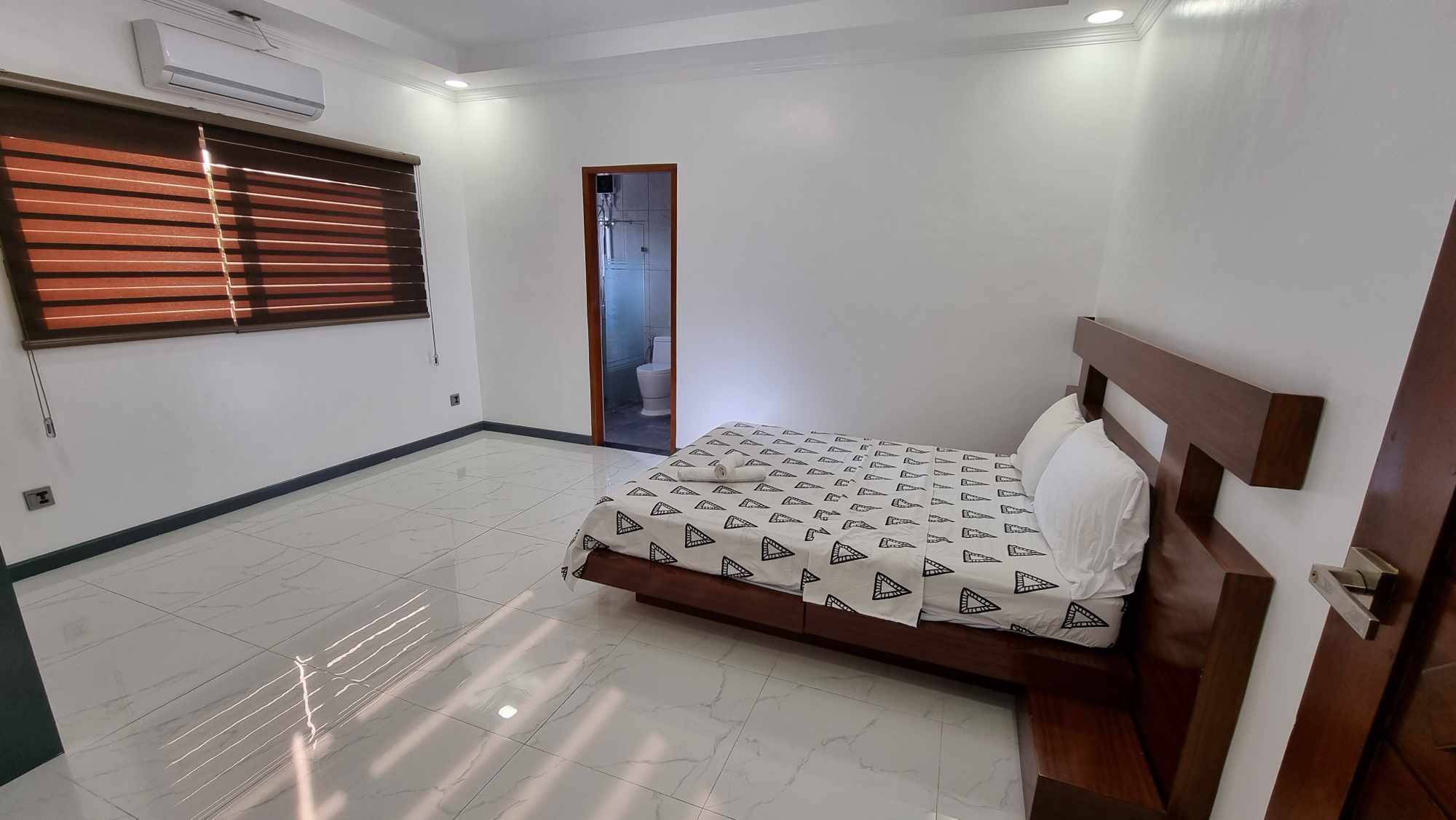 3 STOREY FULLY FURNISHED CONDO TYPE APARTMENT BUILDING IN ANGELES CITY ...