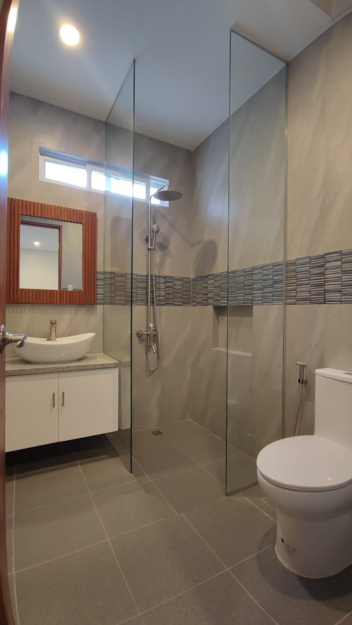 FOR SALE MODERN TROPICAL HOME IN ANGELES CITY NEAR MARQUEE MALL ...