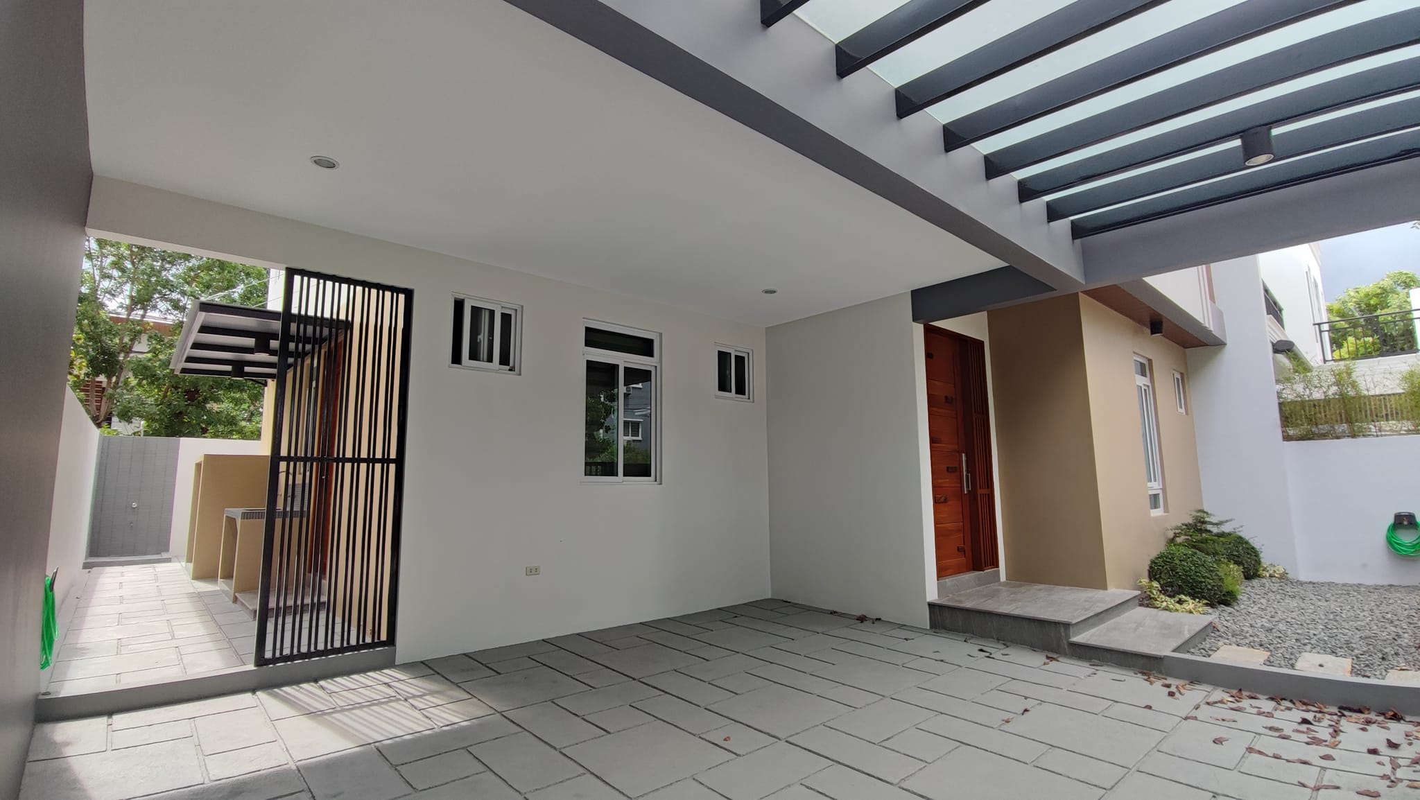 FOR SALE MODERN TROPICAL HOME IN ANGELES CITY NEAR MARQUEE MALL ...