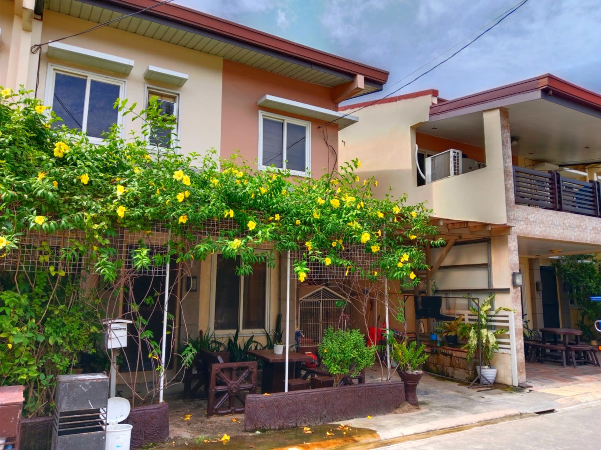 FOR SALE TWO STORY HOUSE IN ANGELES CITY NEAR MARQUEE AND NLEX ...