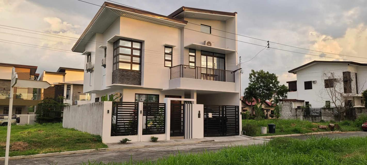FOR SALE MODERN TWO STOREY HOUSE IN ANGELES CITY NEAR CLARK AND KOREAN ...
