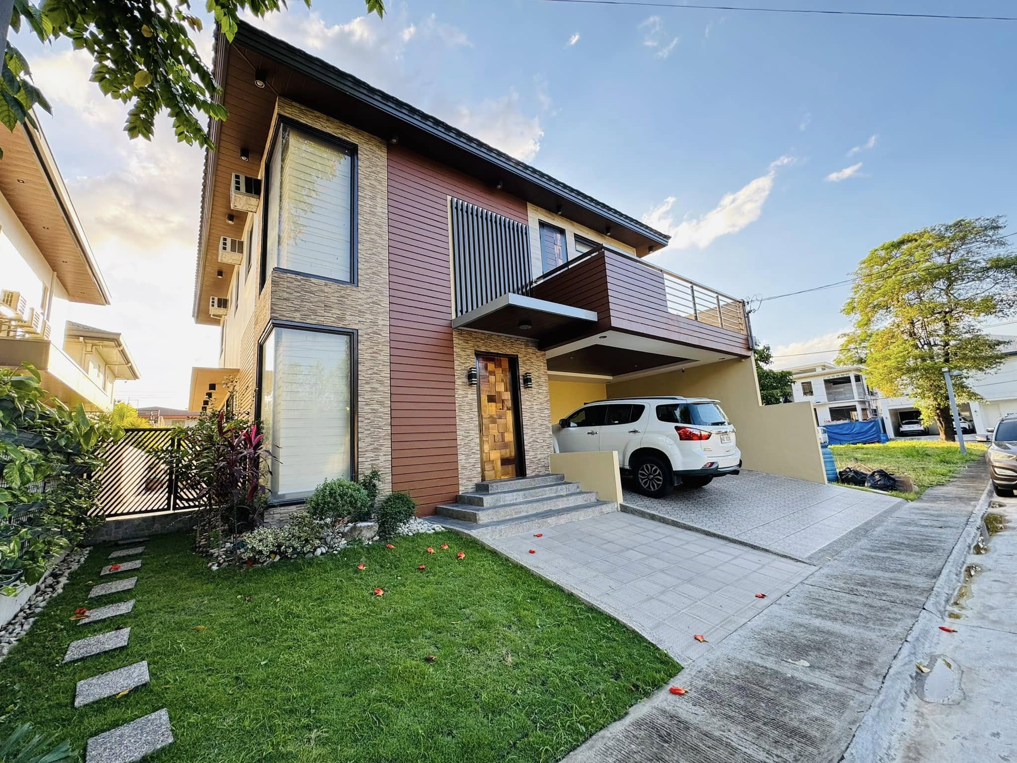 FOR SALE ELEGANT FULLY FURNISHED 4 BEDROOM HOUSE IN ANGELES CITY NEAR ...
